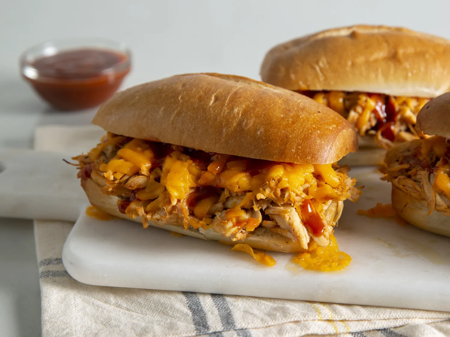 Cheesy Shredded BBQ Chicken Sandwiches - Kitchenloose